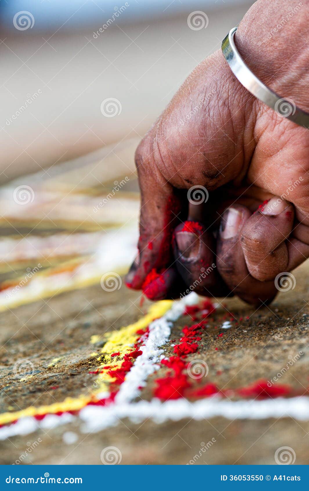Menschliche Hand Tut Ein Yantra Stockfoto - Bild von ganesha ...