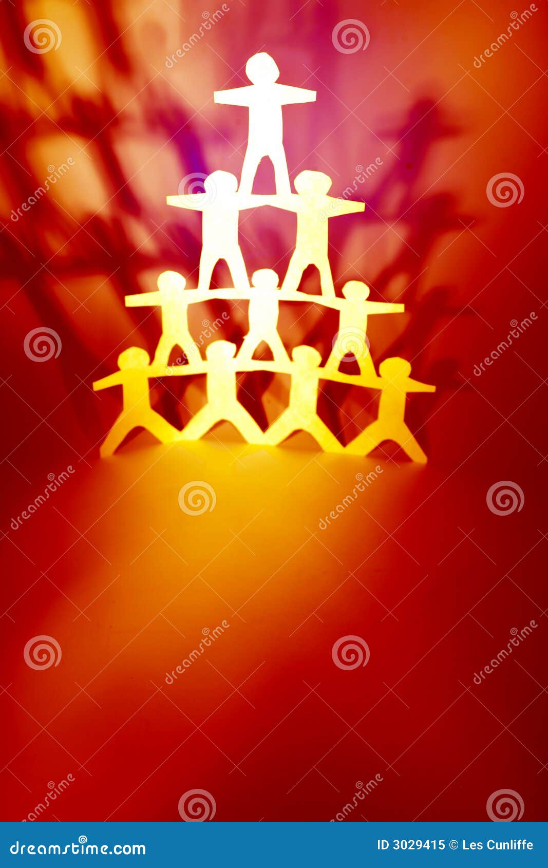 Menschliche Pyramide stockbild. Bild von gruppe, nahaufnahme - 3029415