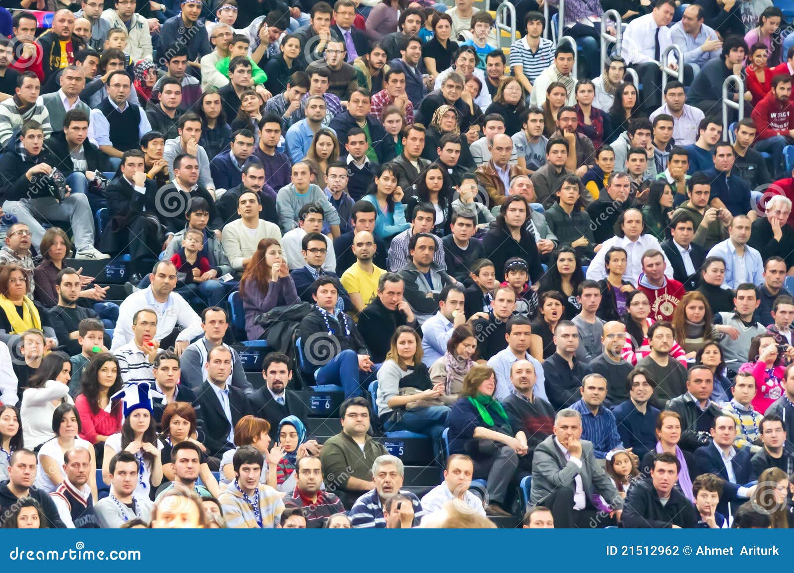 Mensen Bij Tribune Redactionele Fotografie - Afbeelding: 21512962