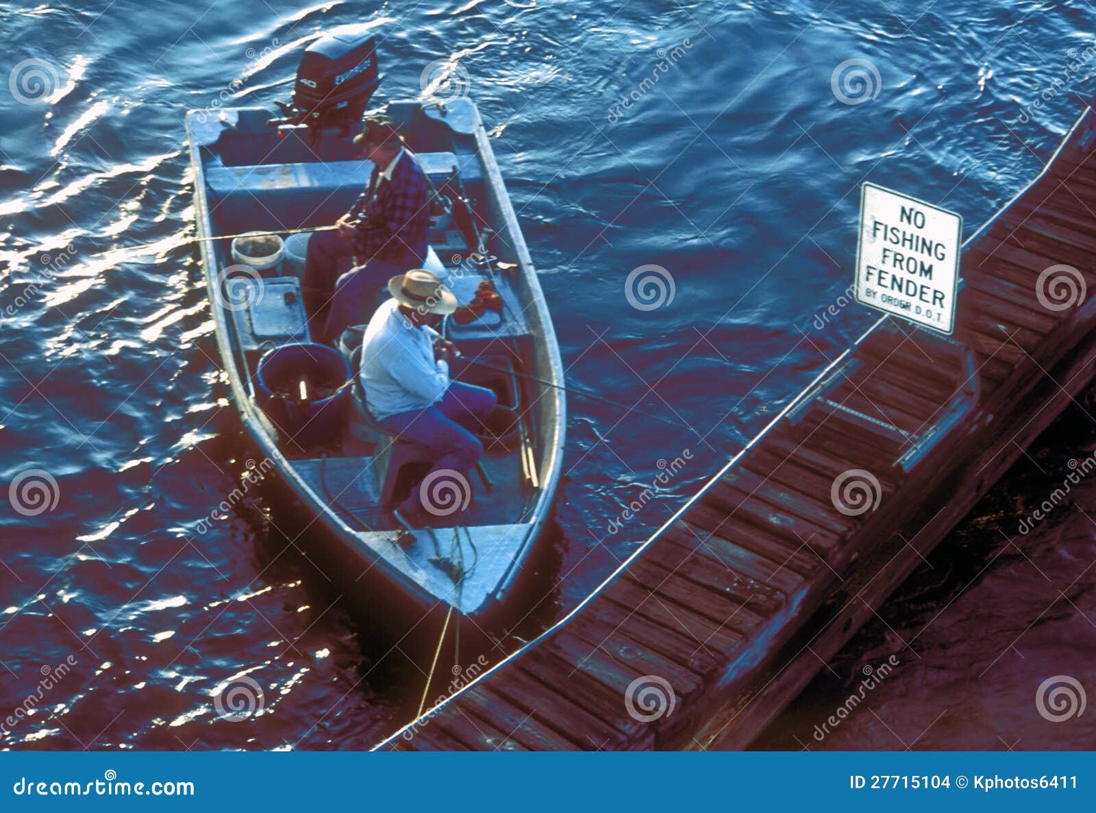 Mensen in boot visserij redactionele stock afbeelding. Image of ...