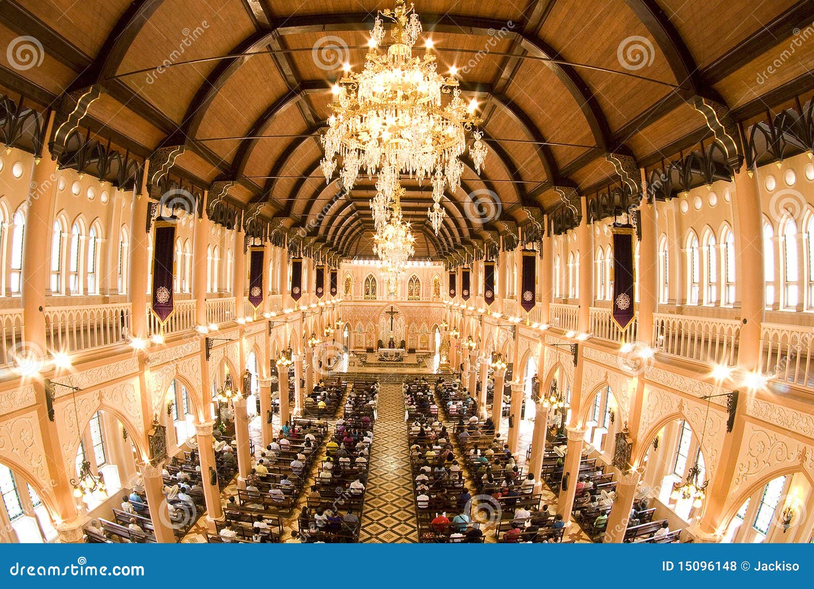 Mensen Die in Een Kerk Bidden Stock Foto - Image of christen, massa ...