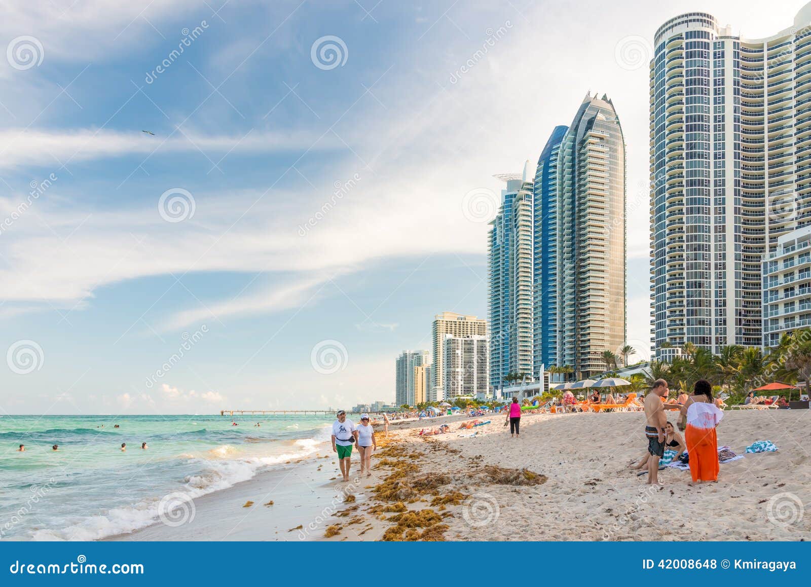 Mensen Die Van Het Strand Genieten in Miami Redactionele Stock Foto ...