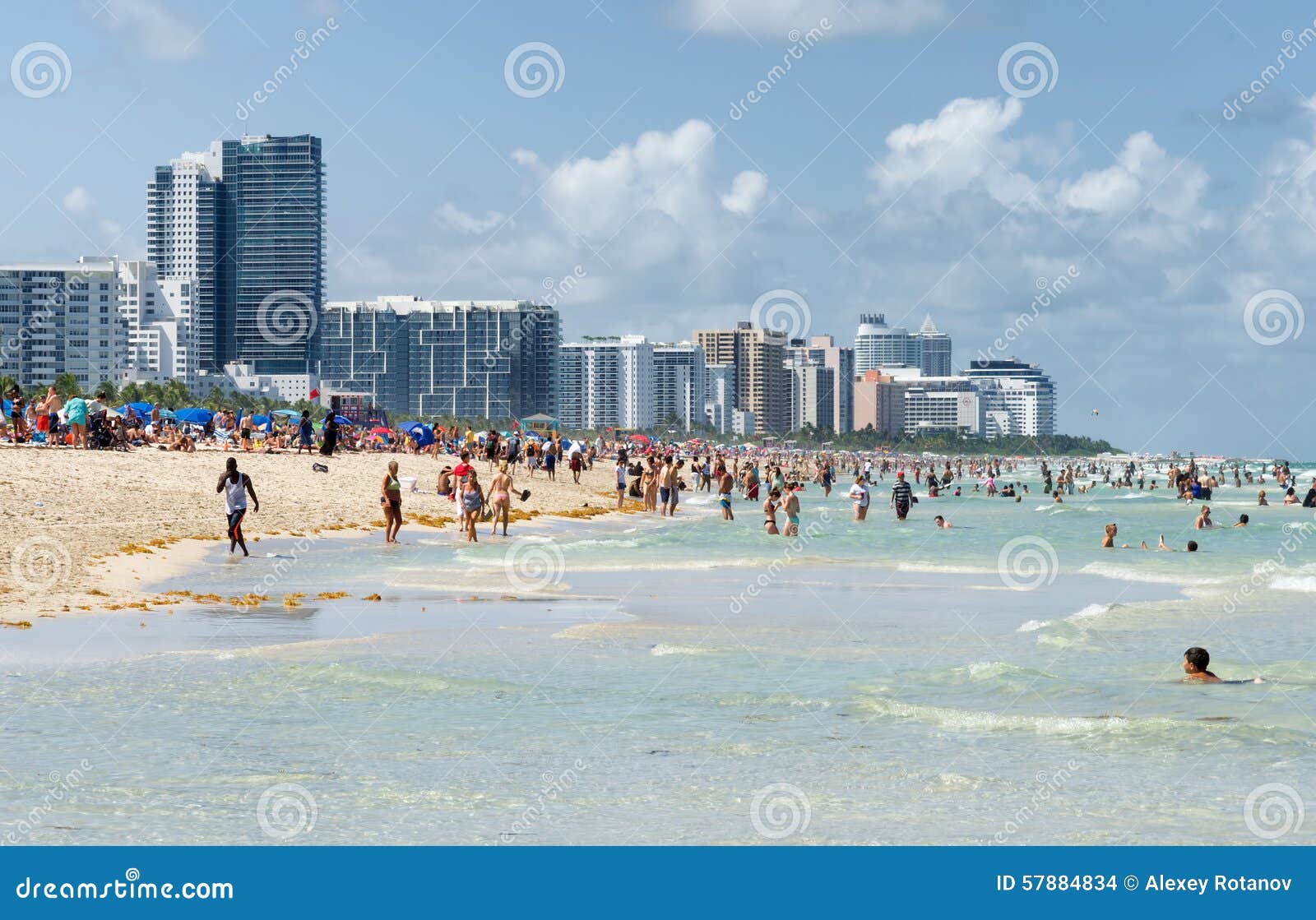 Mensen Die Van Het Strand Genieten in Zuid-Miami Redactionele Stock ...