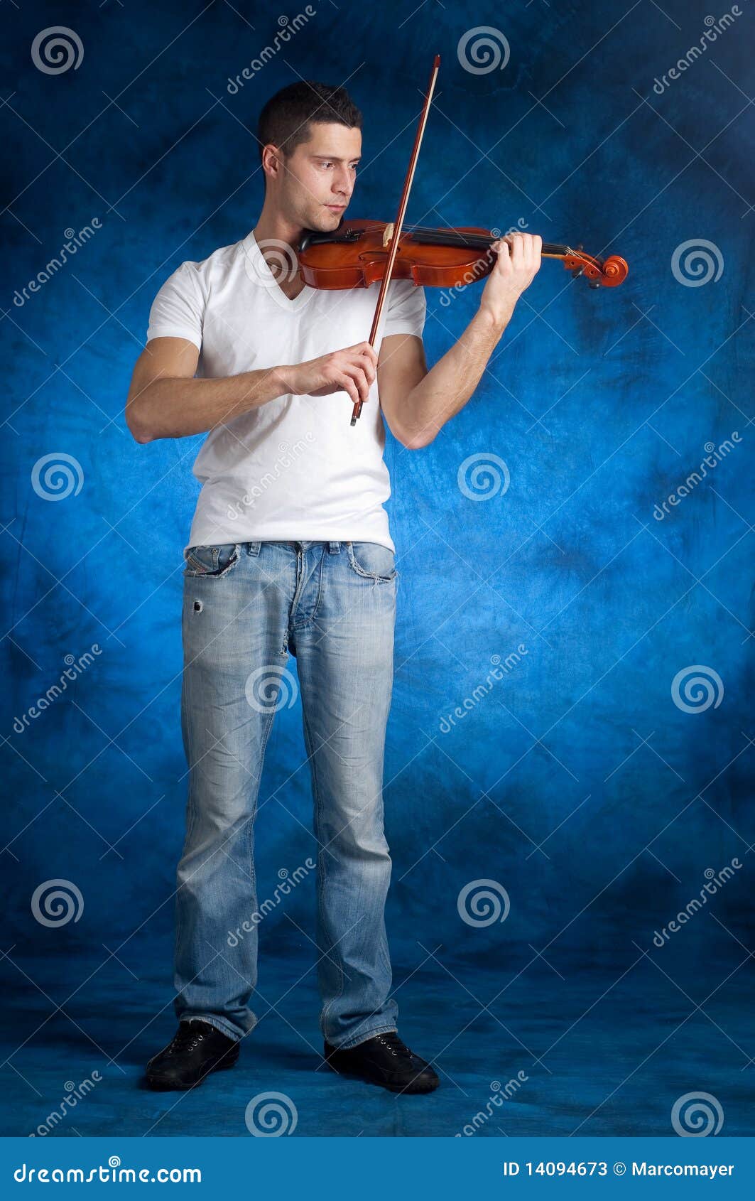 Mensen die viool spelen stock afbeelding. Image of rots - 14094673