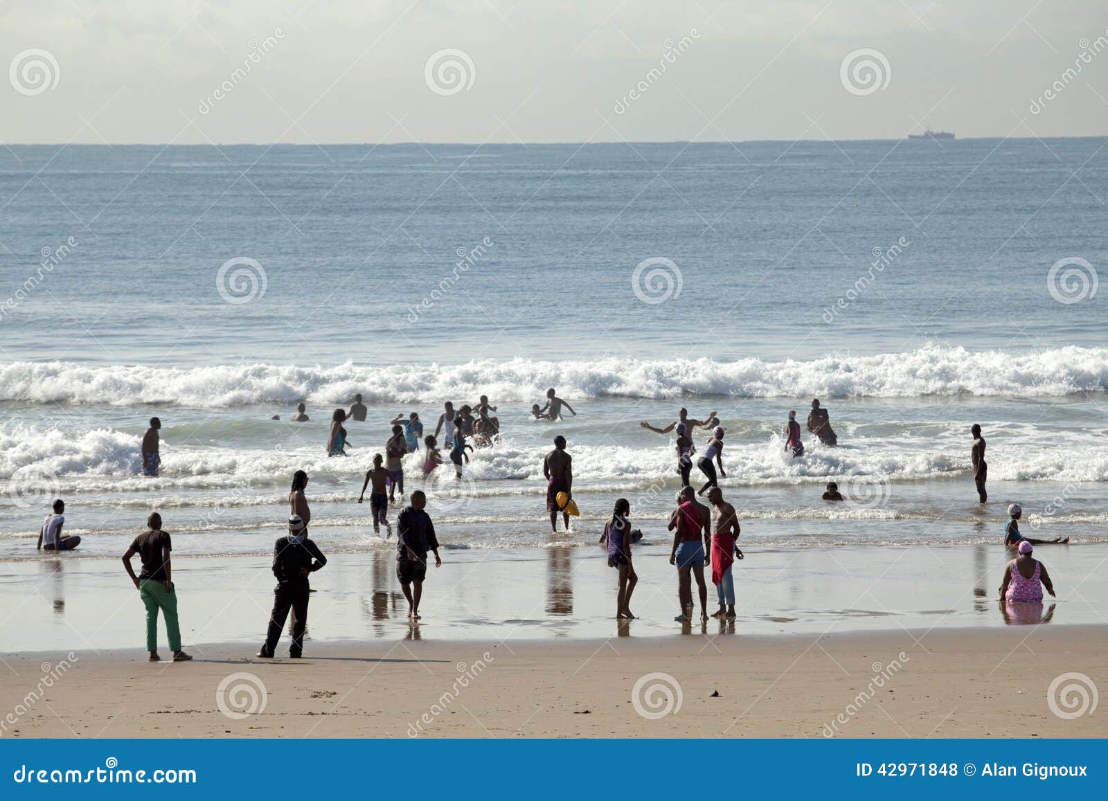Mensen Op Het Strand, Durban Redactionele Stock Foto - Image of ...