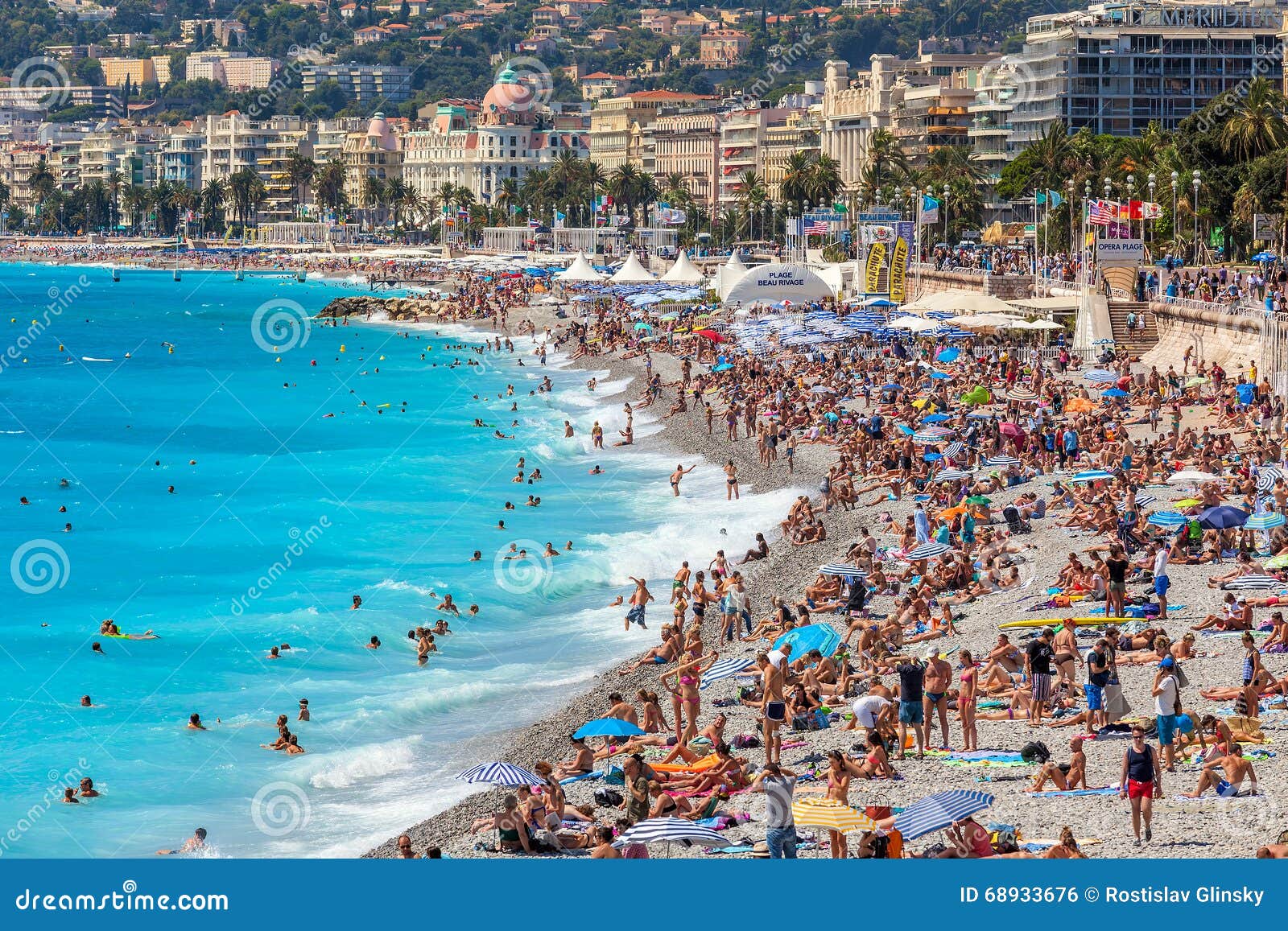 Mensen Op Het Strand in Nice, Frankrijk Redactionele Foto - Image of ...