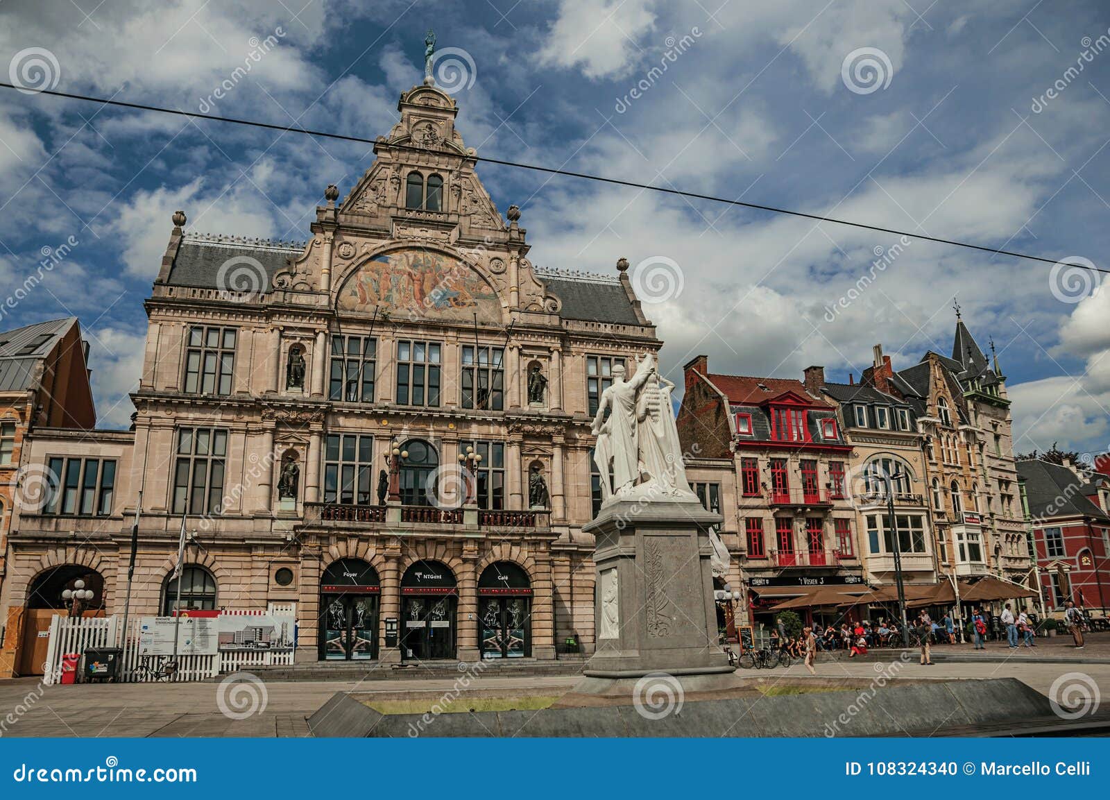Mensen, Oud Gebouwen En Monument in Gent Redactionele Afbeelding ...