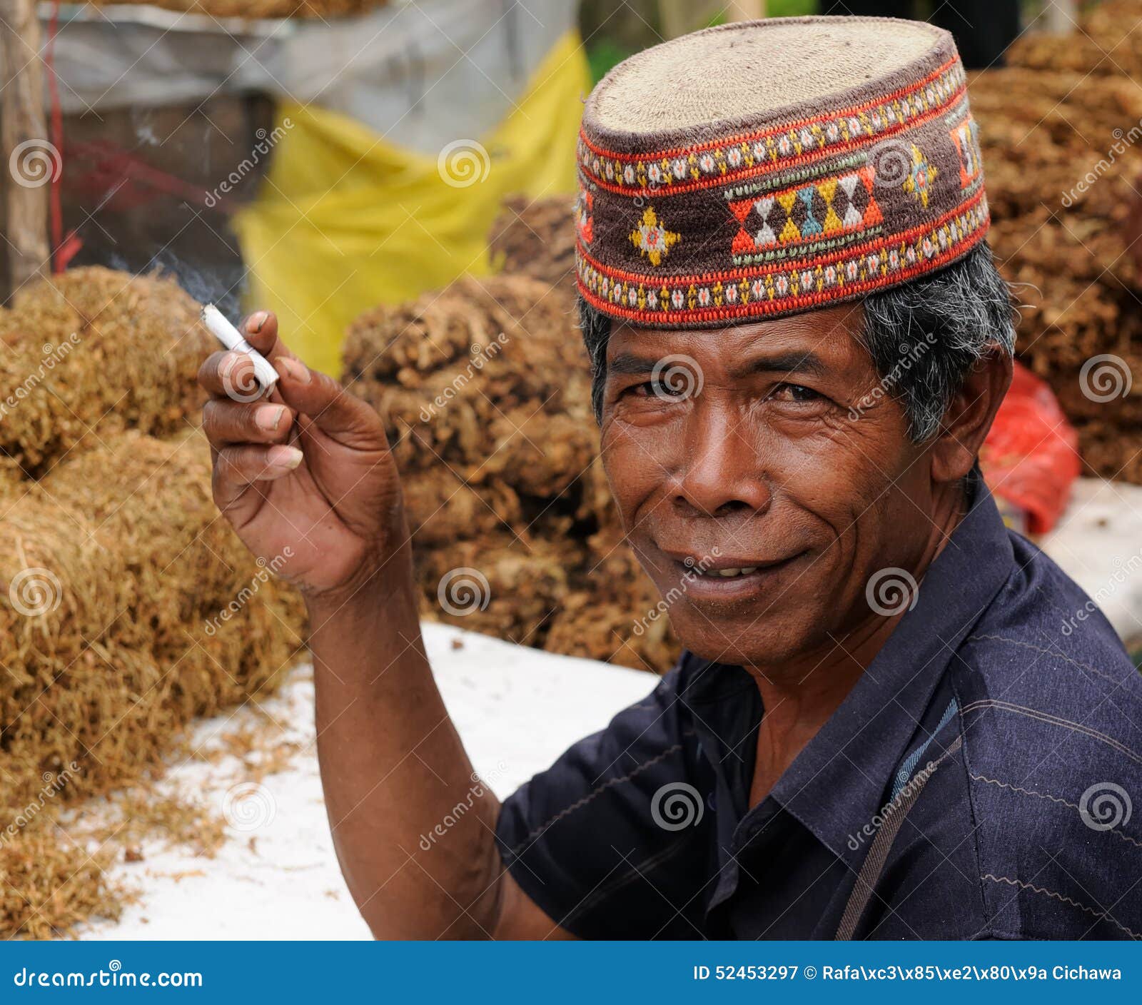 Mensen Van Indonesië, Tabaksverkoper Redactionele Fotografie - Image of ...