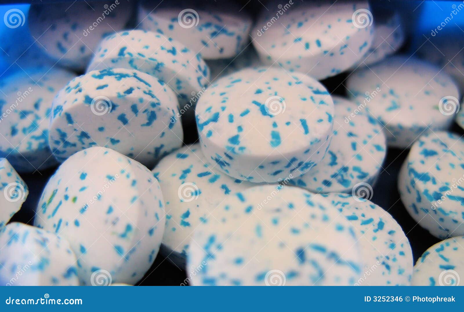 Mentas azules y blancas foto de archivo. Imagen de alimento - 3252346