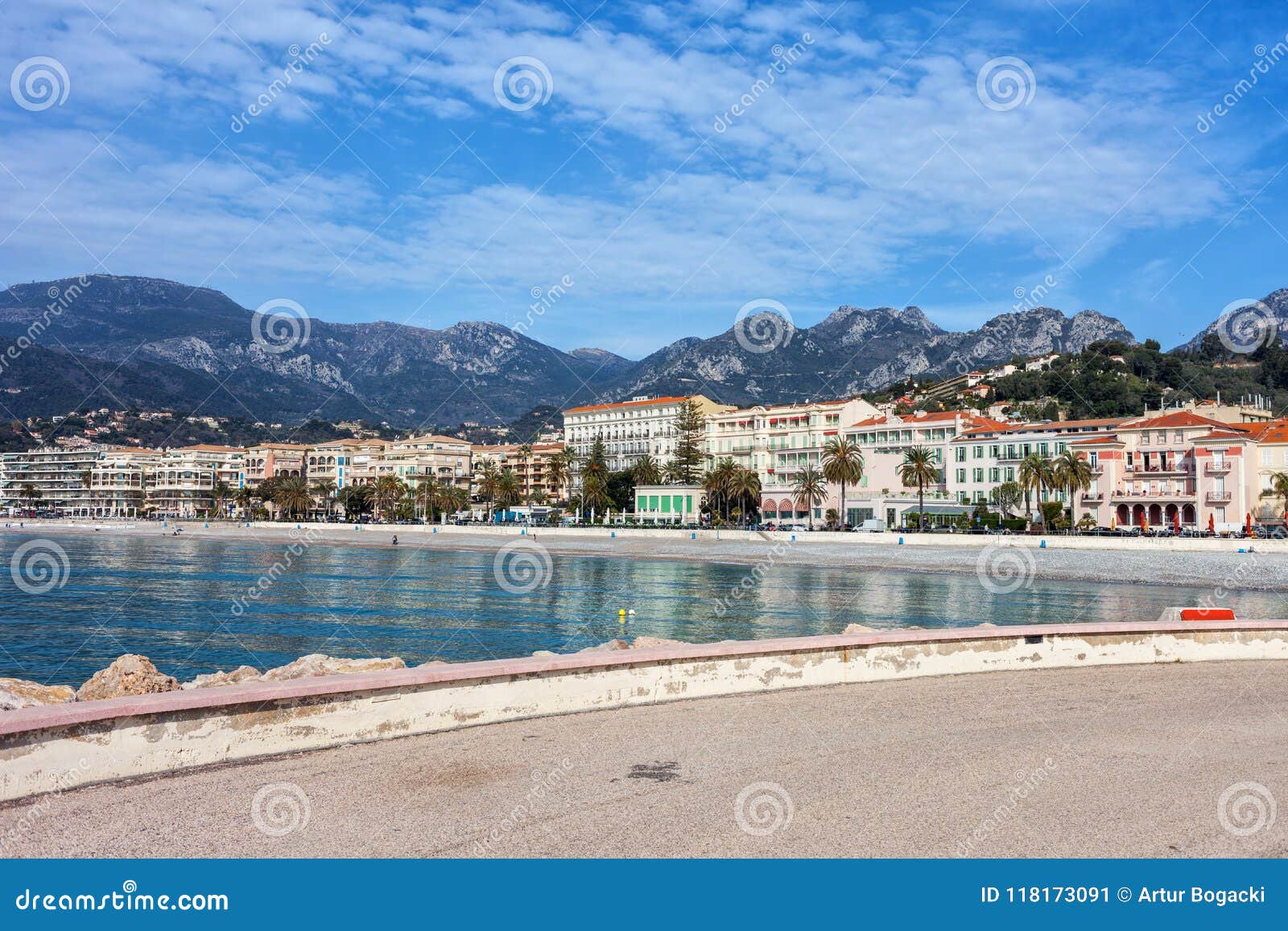 Menton-Stadt in Frankreich stockbild. Bild von draussen - 118173091