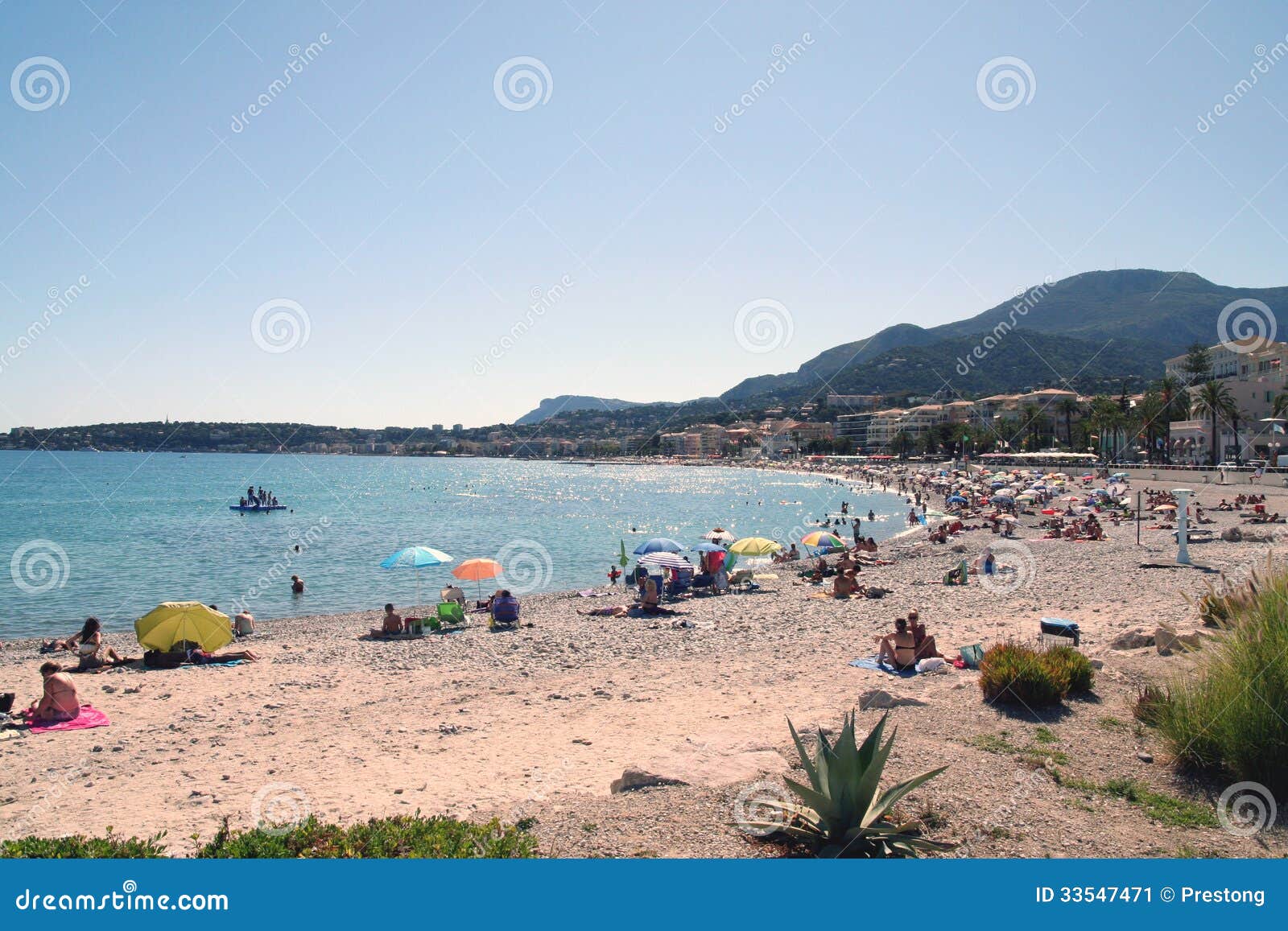 Menton-Strand. redaktionelles foto. Bild von leute, mittelmeer - 33547471