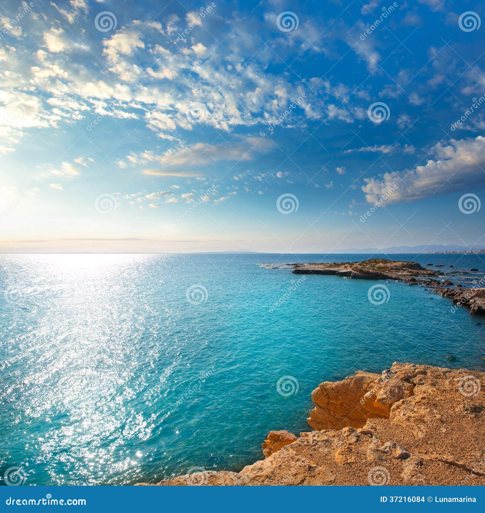 Mer Bleue Méditerranéenne D'Alicante D'île De Tabarca Images stock ...