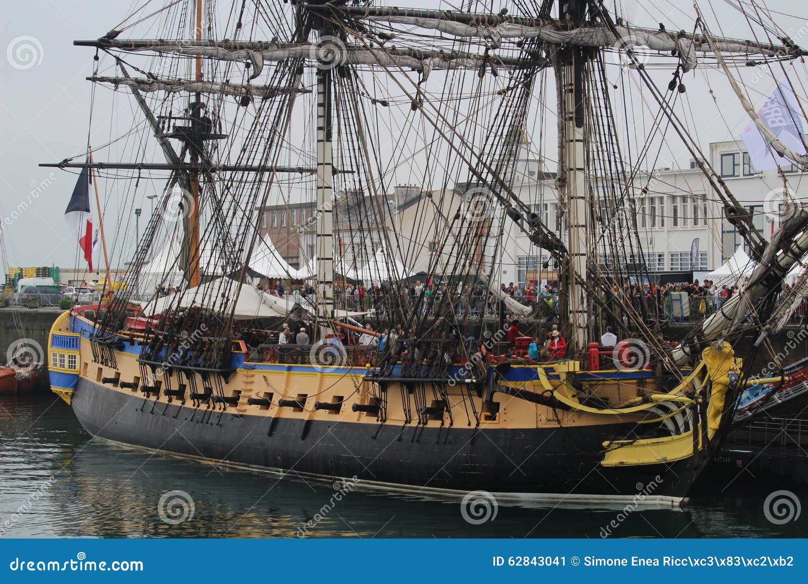 Mer celtique photo éditorial. Image of pêcheur, falaises - 62843041
