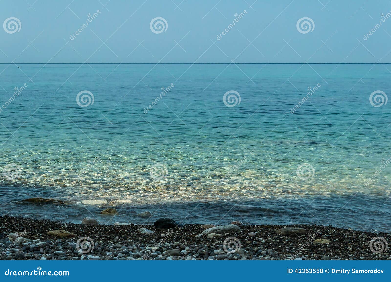 Mer claire de côte photo stock. Image du crimée, côte - 42363558