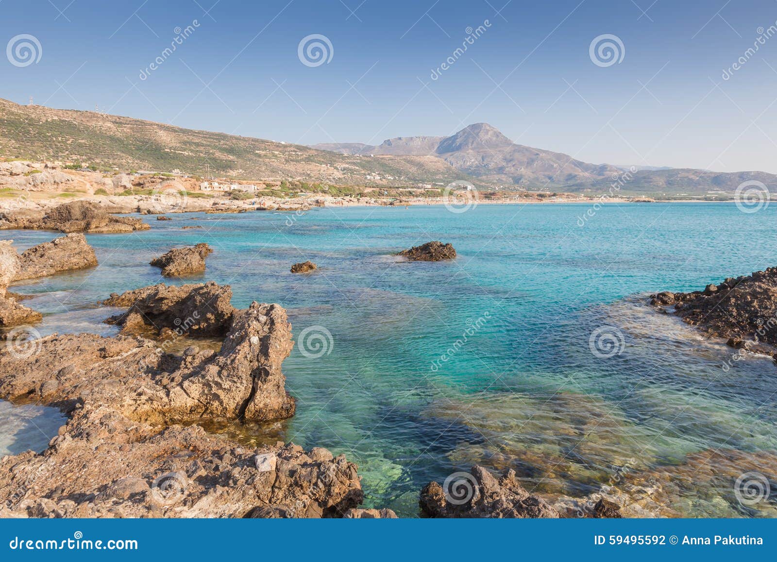 Mer De Bleu De Plage Rocheuse Photo stock - Image du extérieur, soleil ...
