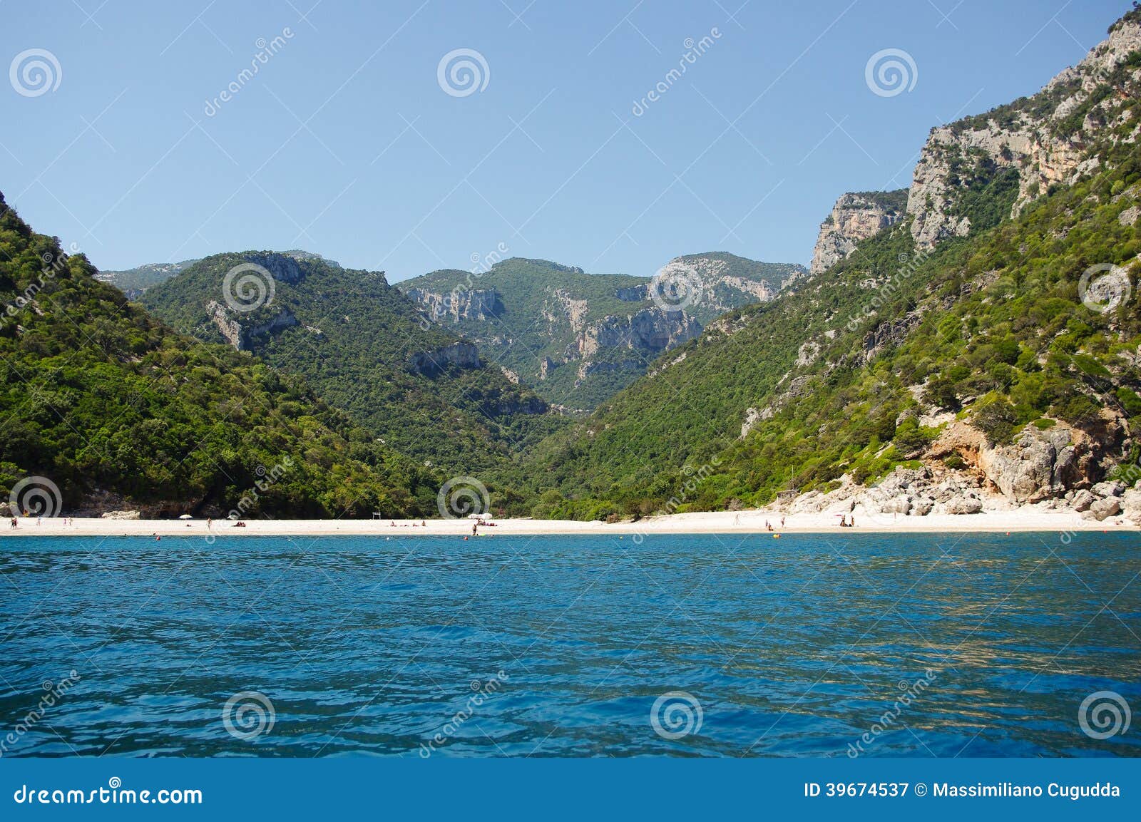 Mer de la Sardaigne image stock. Image du clair, sardaigne - 39674537