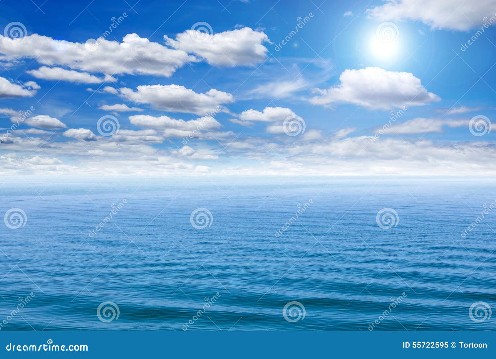 Mer et ciel bleu image stock. Image du profondément, ondulation - 55722595