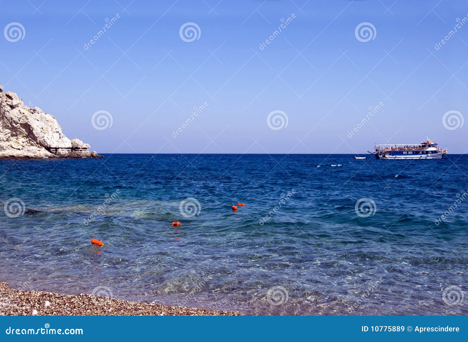 Mer grecque image stock. Image du roches, fond, falaise - 10775889