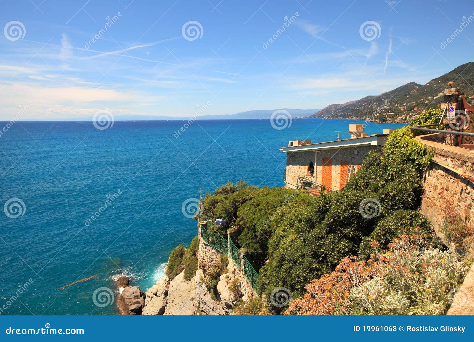 Mer ligurienne. photo stock. Image du scénique, touriste - 19961068