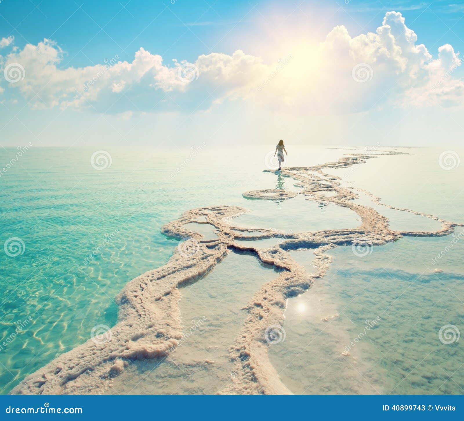 Mer morte image stock. Image du femelle, heureux, environnement - 40899743