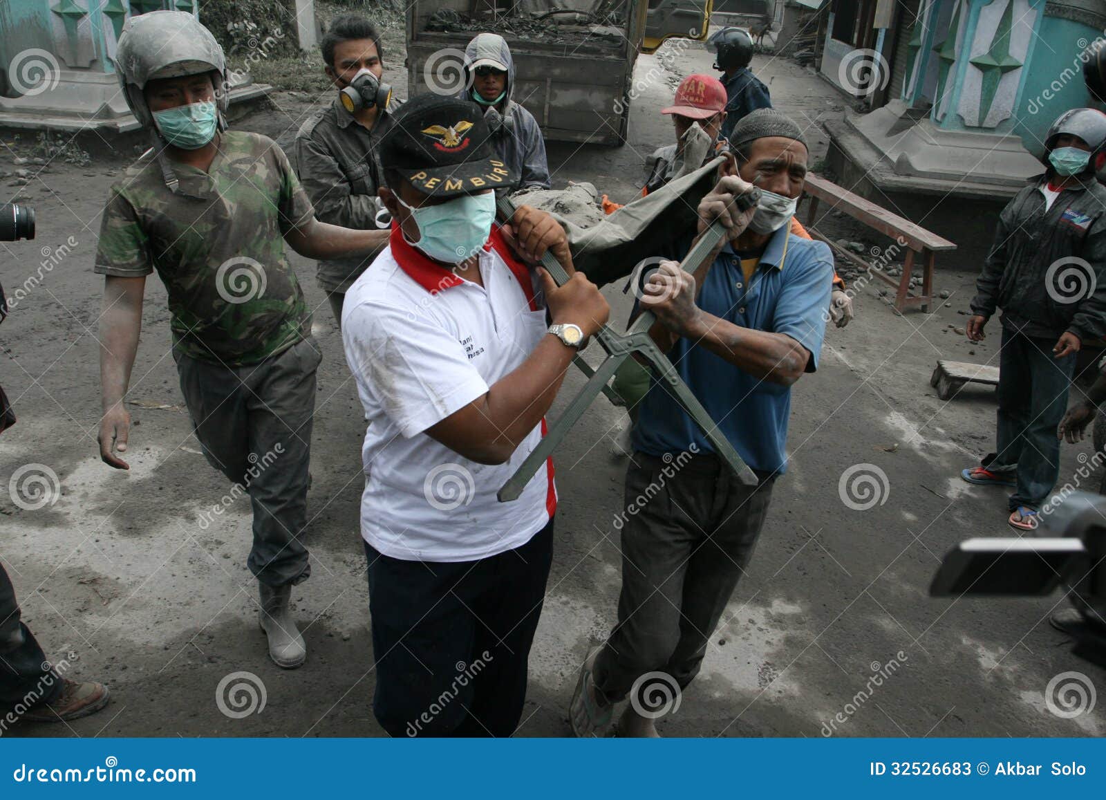 Merapi eruption victim editorial stock photo. Image of java - 32526683