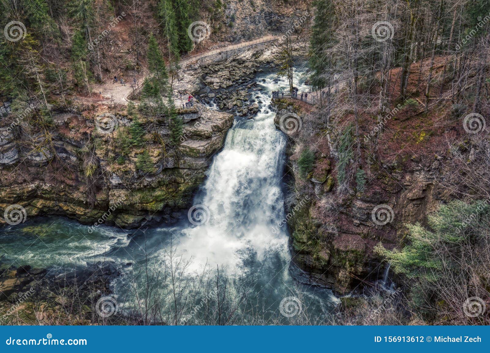 Meravigliosa Salsa Du Dus Al Confine Tra Francia E Svizzera Fotografia ... Meravigliosa Salsa Du Dus Al Confine Tra Francia E Svizzera Fotografia ...