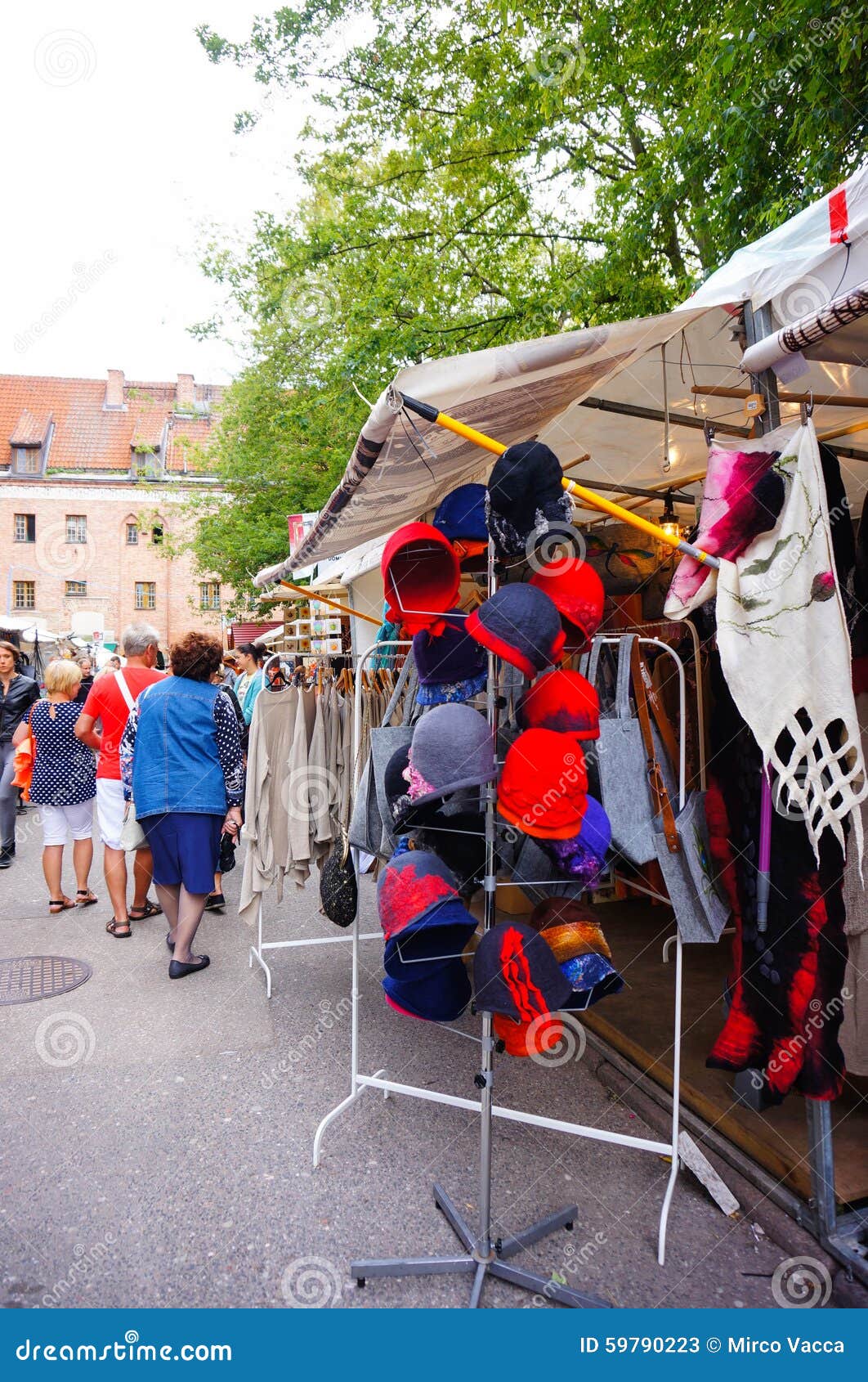 Mercado de la ropa foto de archivo editorial. Imagen de gdansk - 59790223