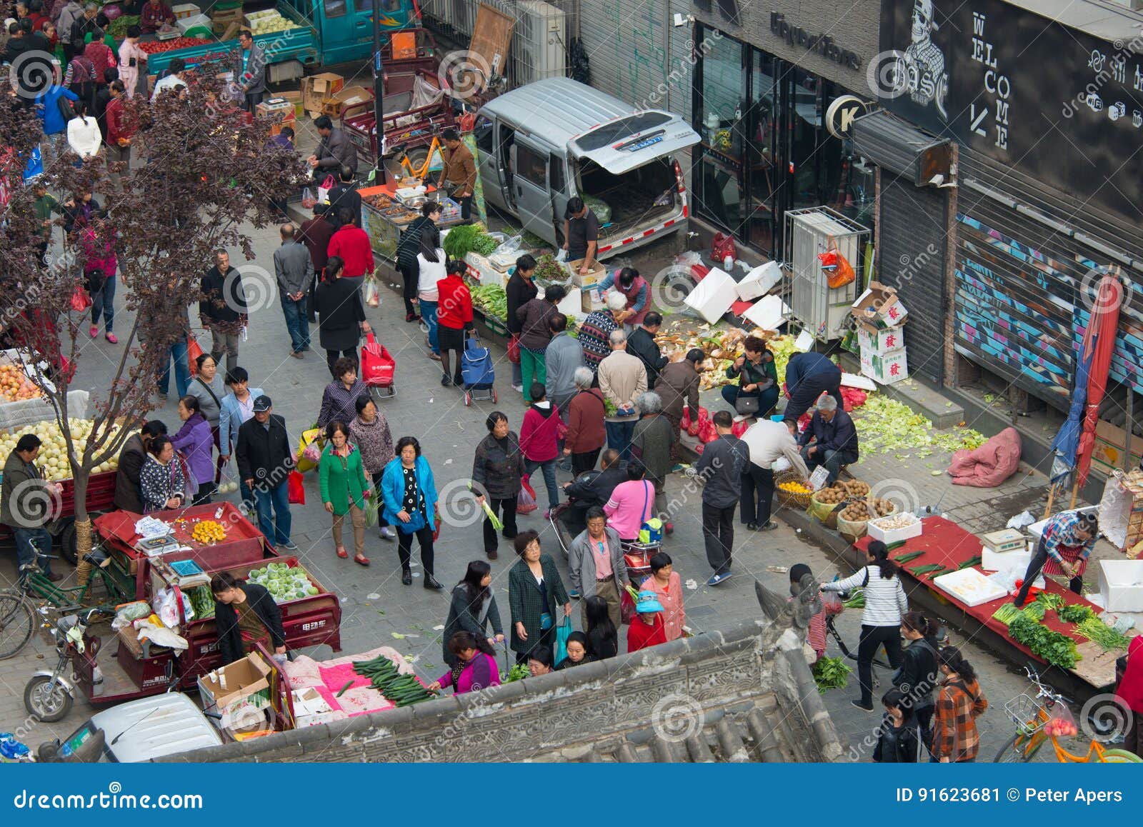 Mercado De Rua Perto Da Parede Xian Da Cidade Foto Editorial - Imagem ...