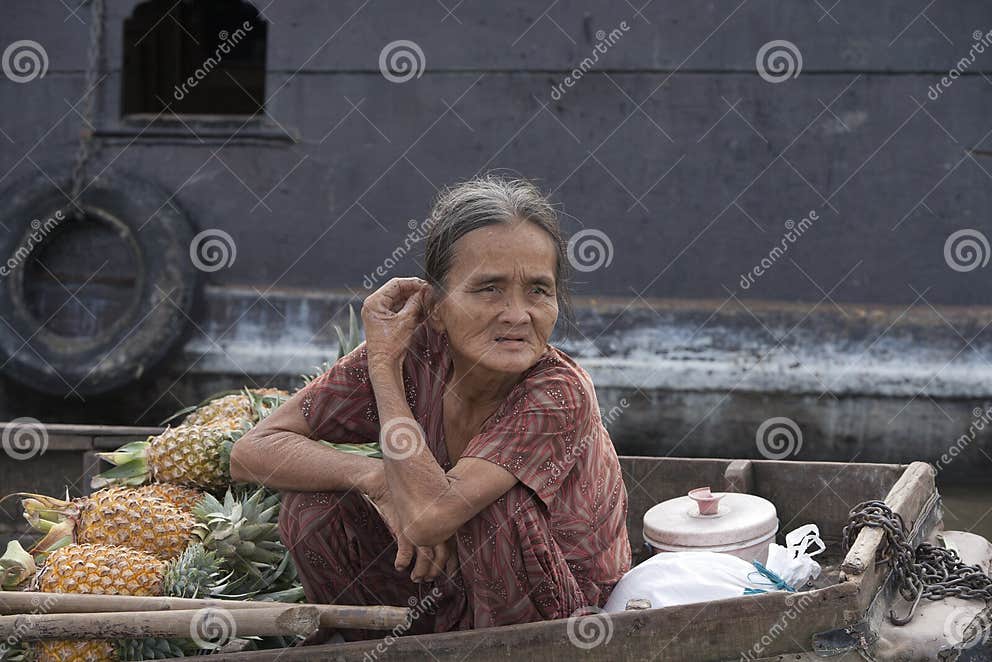 Mercado flotante fotografía editorial. Imagen de negocios - 22943357