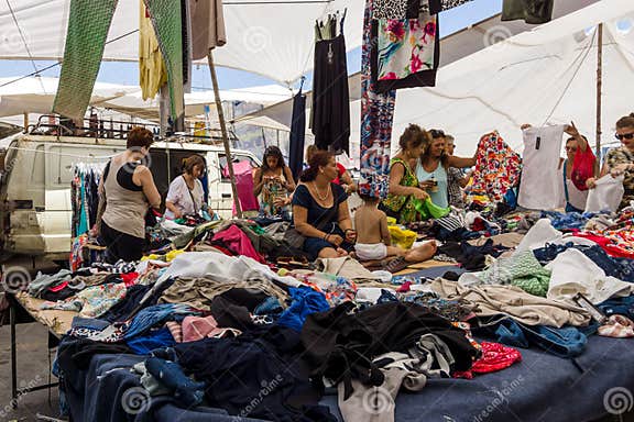 Mercado gitano imagen de archivo editorial. Imagen de cosas - 84136369