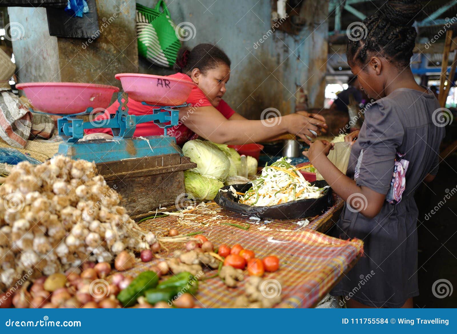Mercado Interior En Morondava, Madagascar Imagen de archivo editorial ...