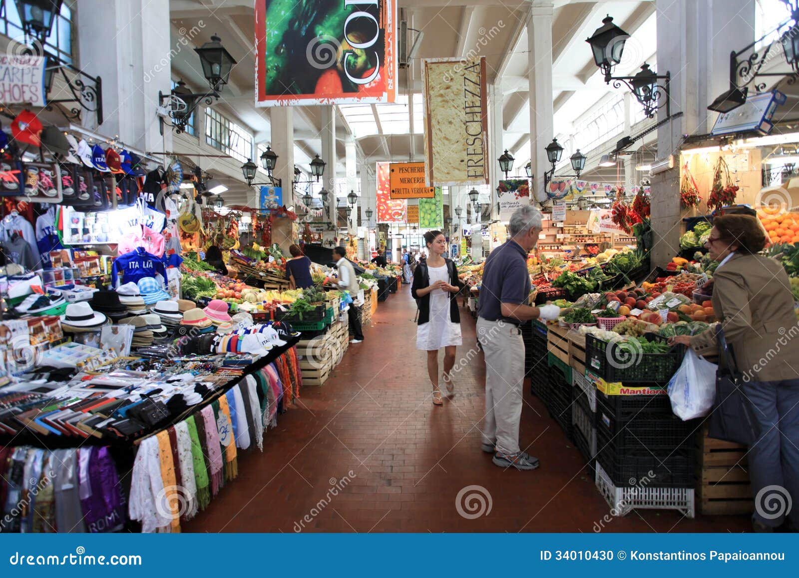 Mercato di strada a Roma immagine editoriale. Immagine di frutte - 34010430