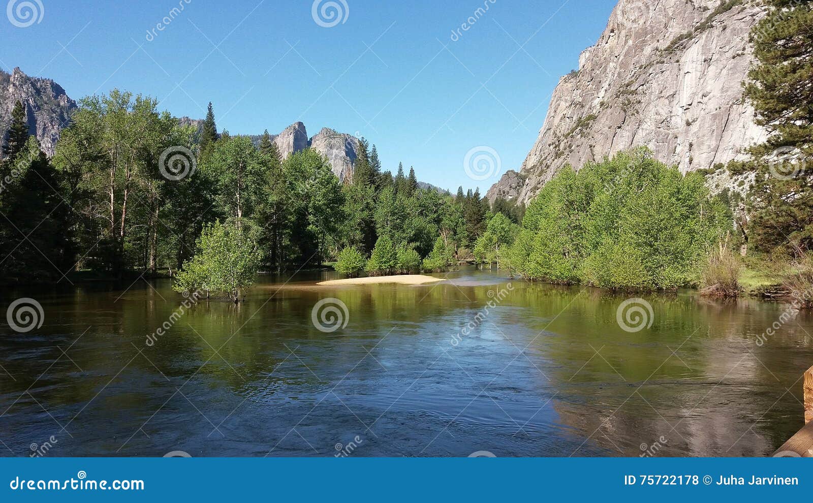 Merced River, Yosemite Valley, Califonia Stock Photo - Image of ...