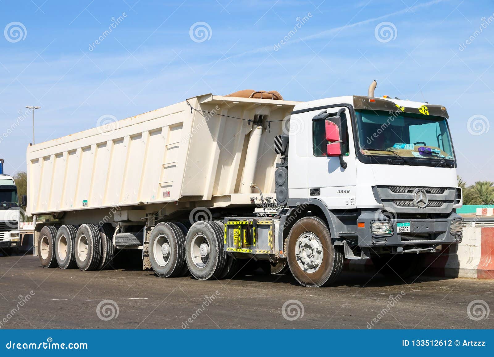 Mercedes-Benz Actros 3848 fotografía editorial. Imagen de maquinaria ...