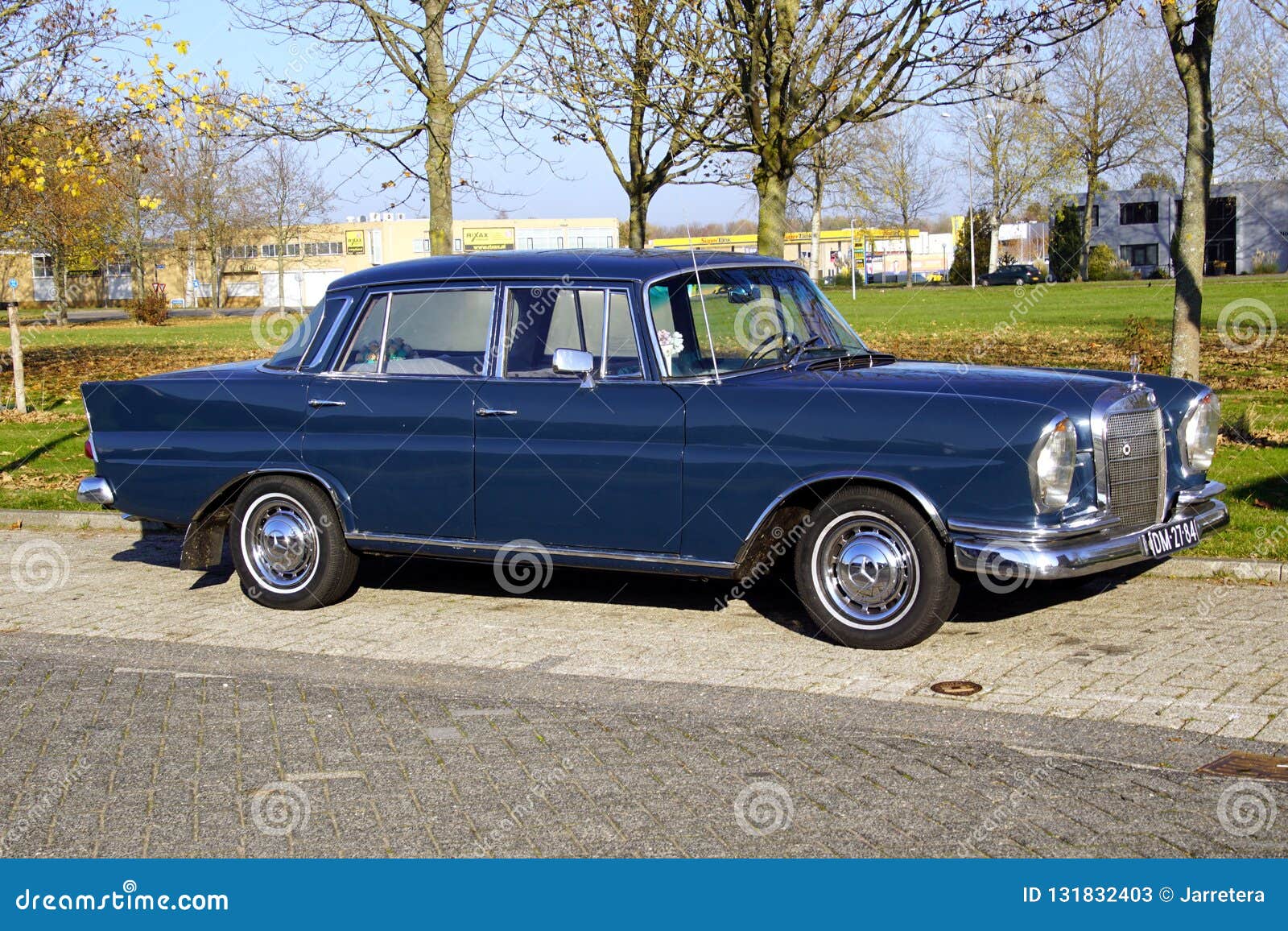 Mercedes-Benz azul 220 foto de archivo editorial. Imagen de retro ...