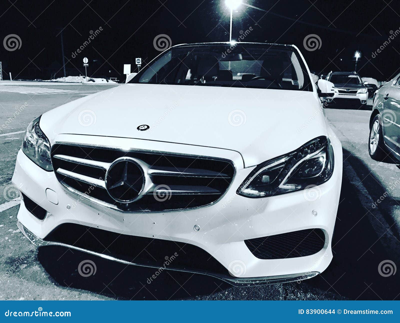 Mercedes Benz Blanco Y Negro Imagen de archivo editorial - Imagen de ...