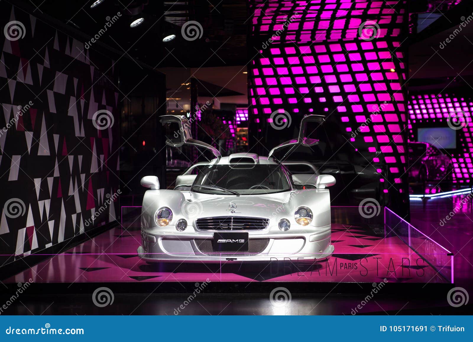Mercedes-Benz CLK GTR foto editorial. Imagen de deporte - 105171691