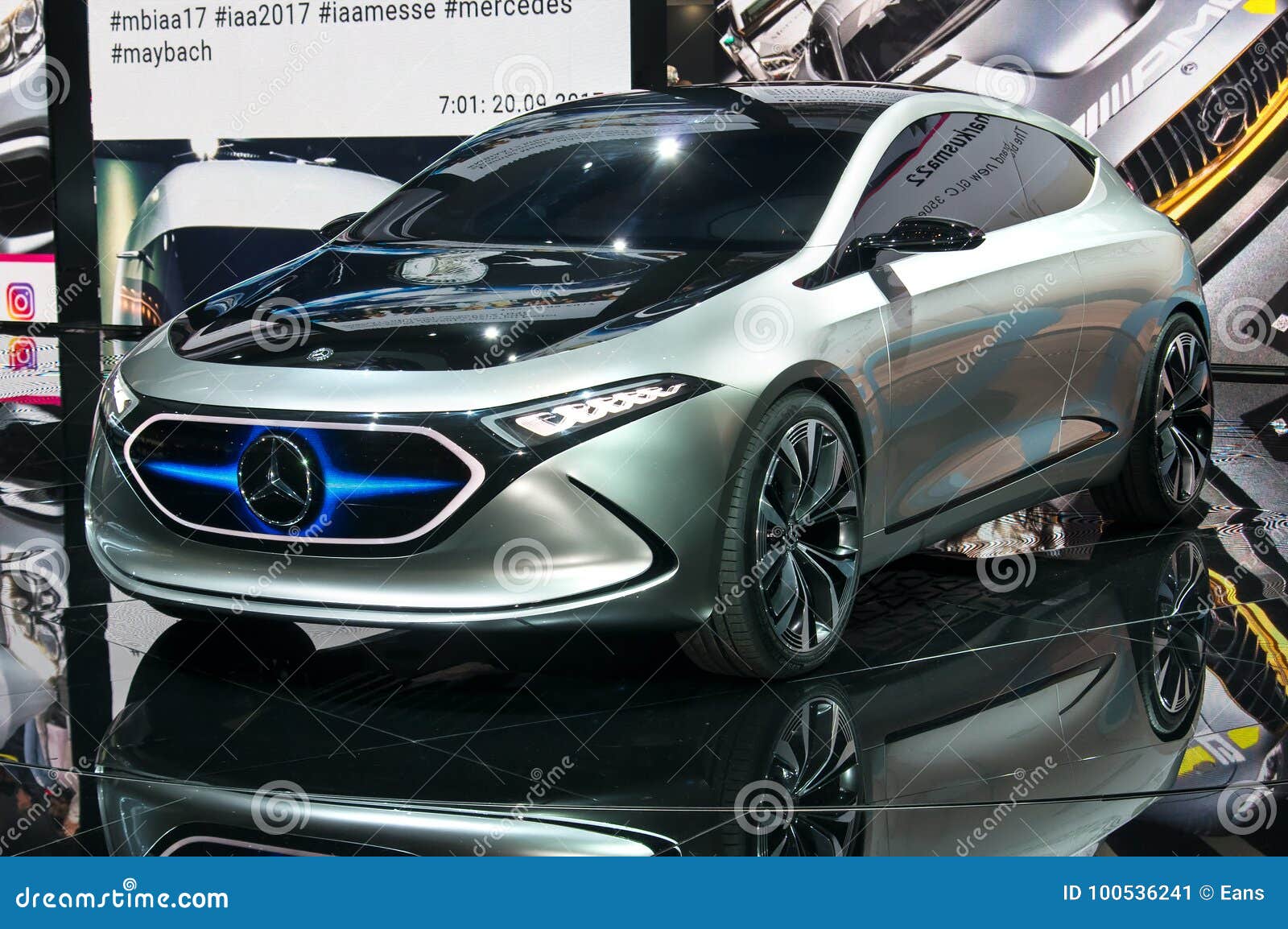 Mercedes-Benz Concept EQA foto editorial. Imagem de alemanha - 100536241