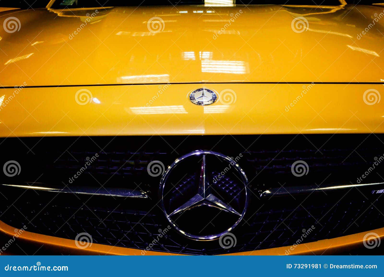 Mercedes Benz Sign Close-Up. Editorial Photo - Image of white, light ...
