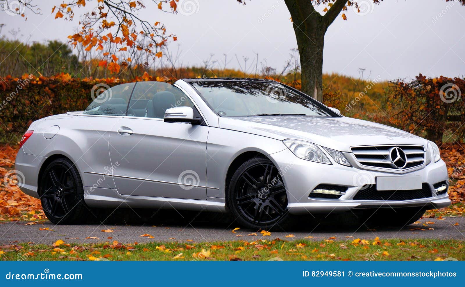 Mercedes Benz Silver Coupe Convertible Picture. Image: 82949581
