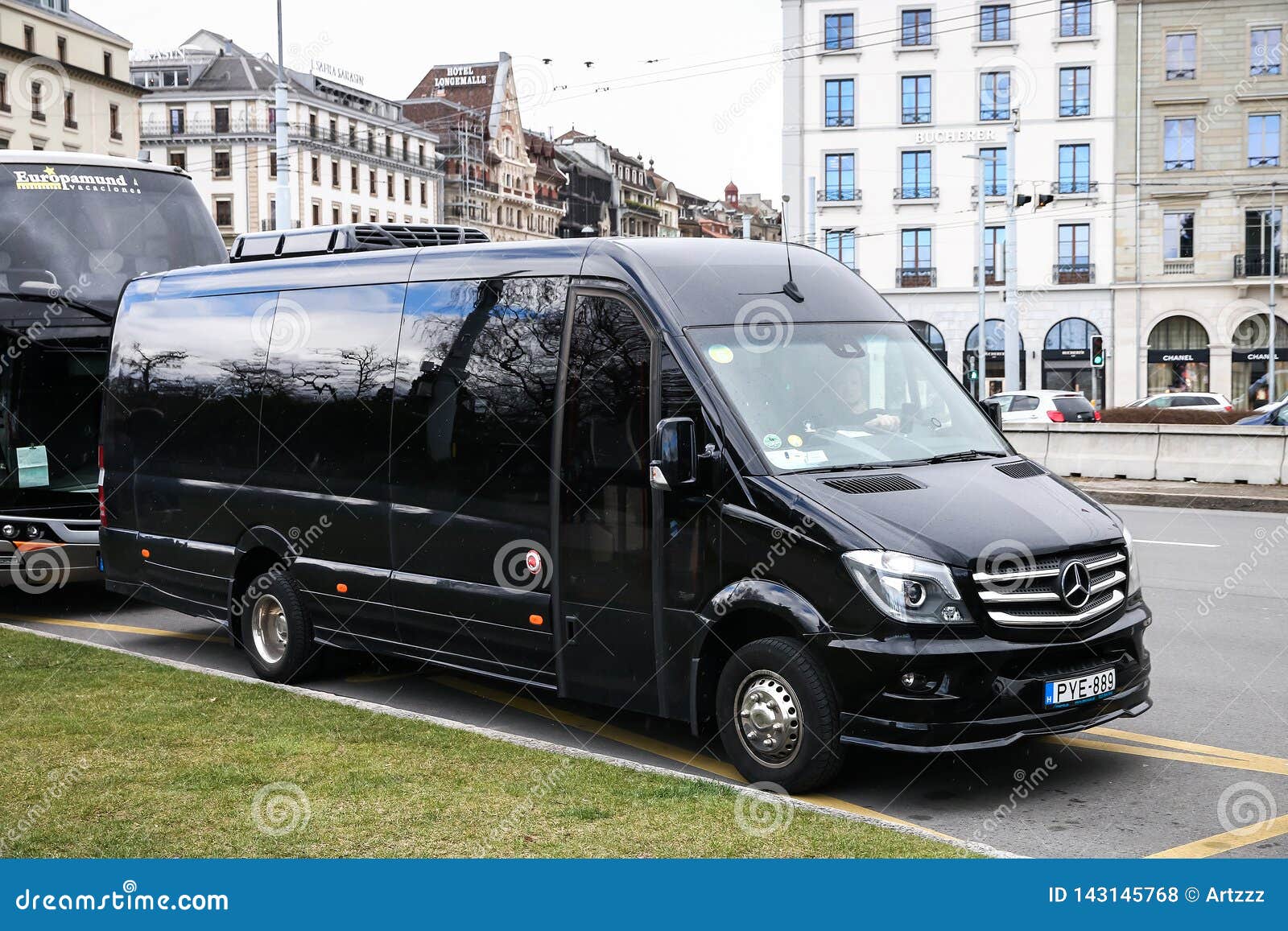 Black Mercedes Benz Sprinter Minibus Road Stock Photos - Free & Royalty ...