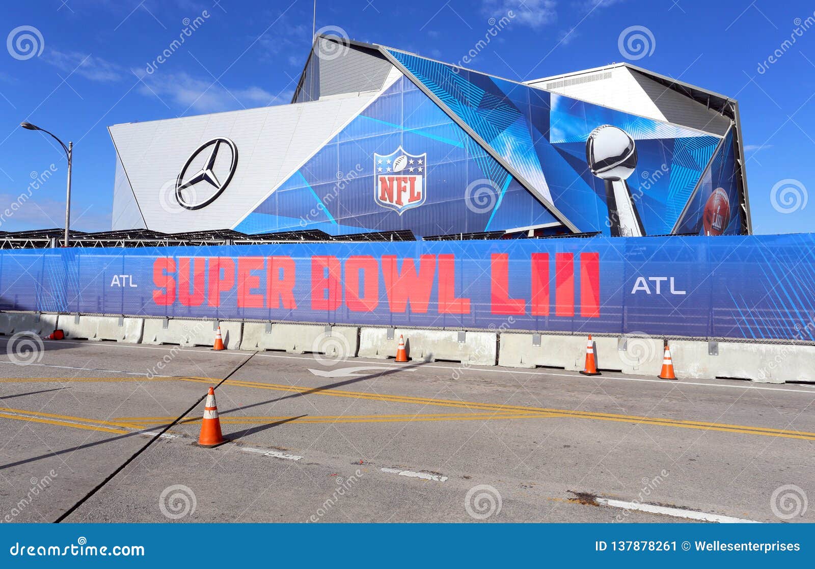 Mercedes-Benz Stadium foto editorial. Imagen de estadio - 137878261