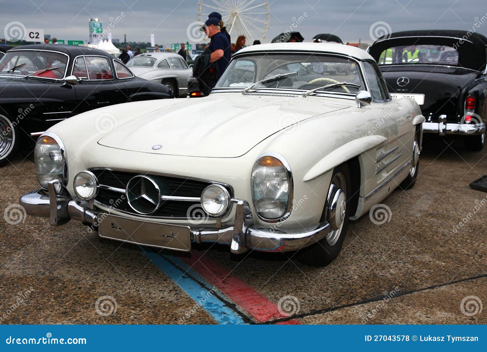 MERCEDES-BENZ Und Freunde Berlin 2011 Redaktionelles Stockfoto - Bild ...