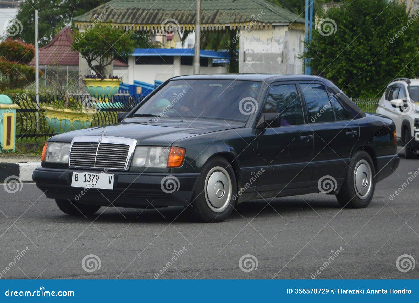 Mercedes Benz W124 E-Class editorial stock image. Image of black ...