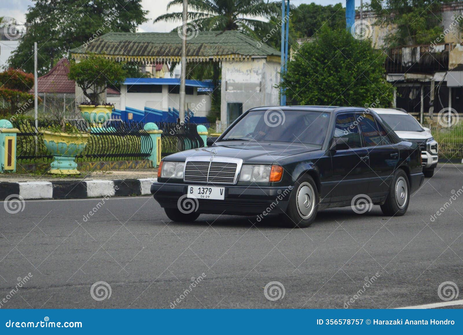 Mercedes Benz W124 E-Class editorial photography. Image of class ...