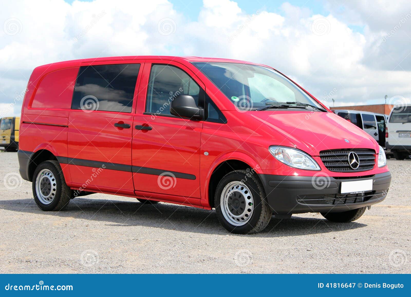 Mercedes Vito 111 CDI 2009 Red Editorial Photography - Image of avto ...