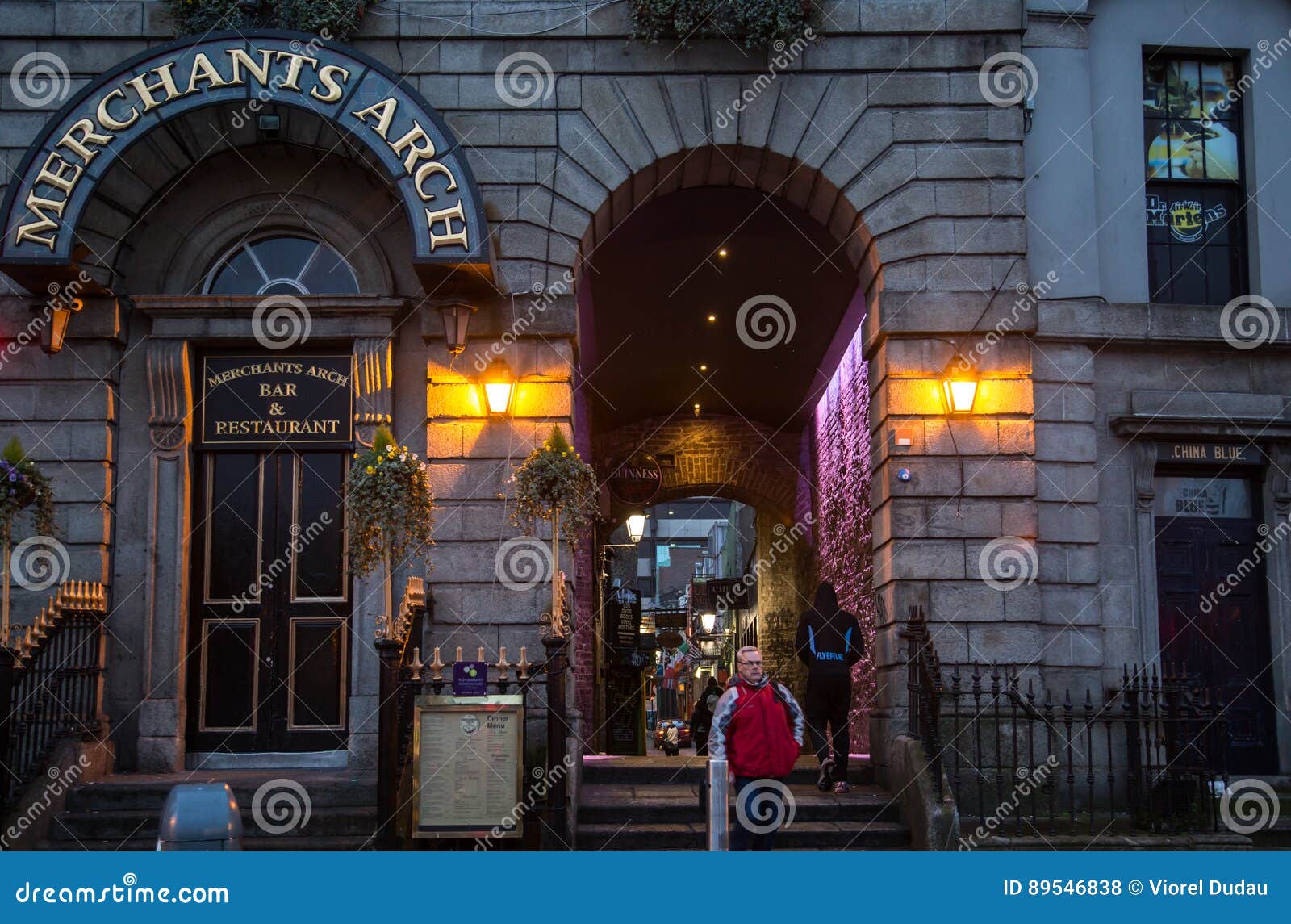Merchants Arch in Dublin editorial stock photo. Image of arch - 89546838