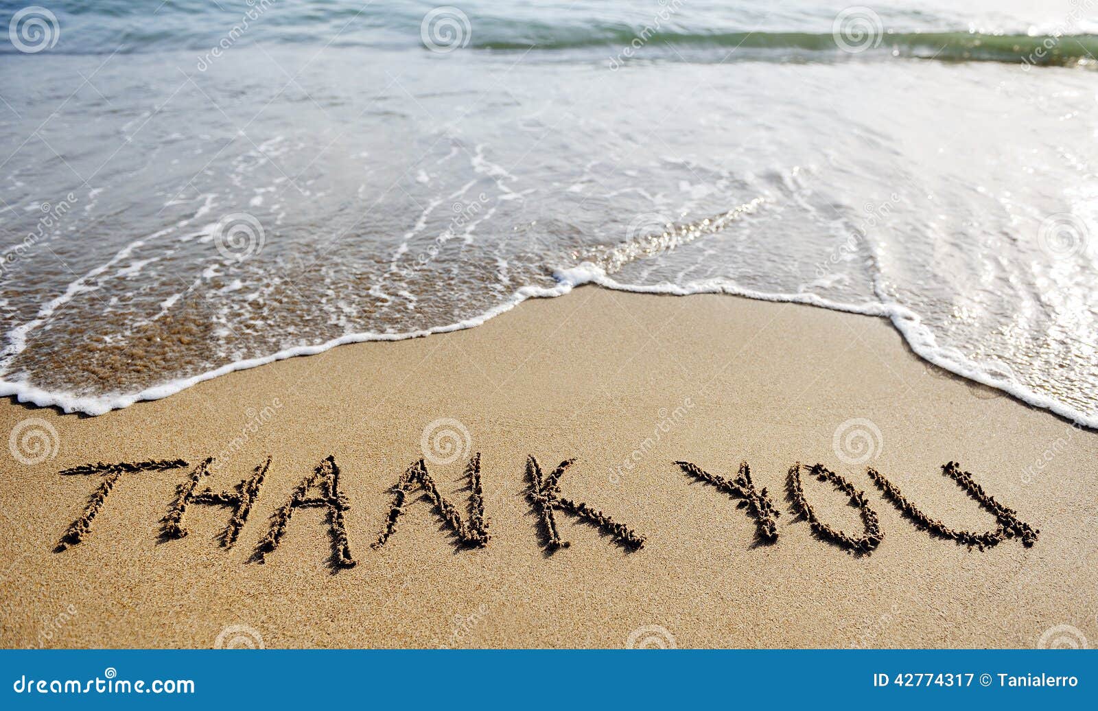 Merci Exprimer Dessiné Sur Le Sable De Plage Photo stock - Image: 42774317
