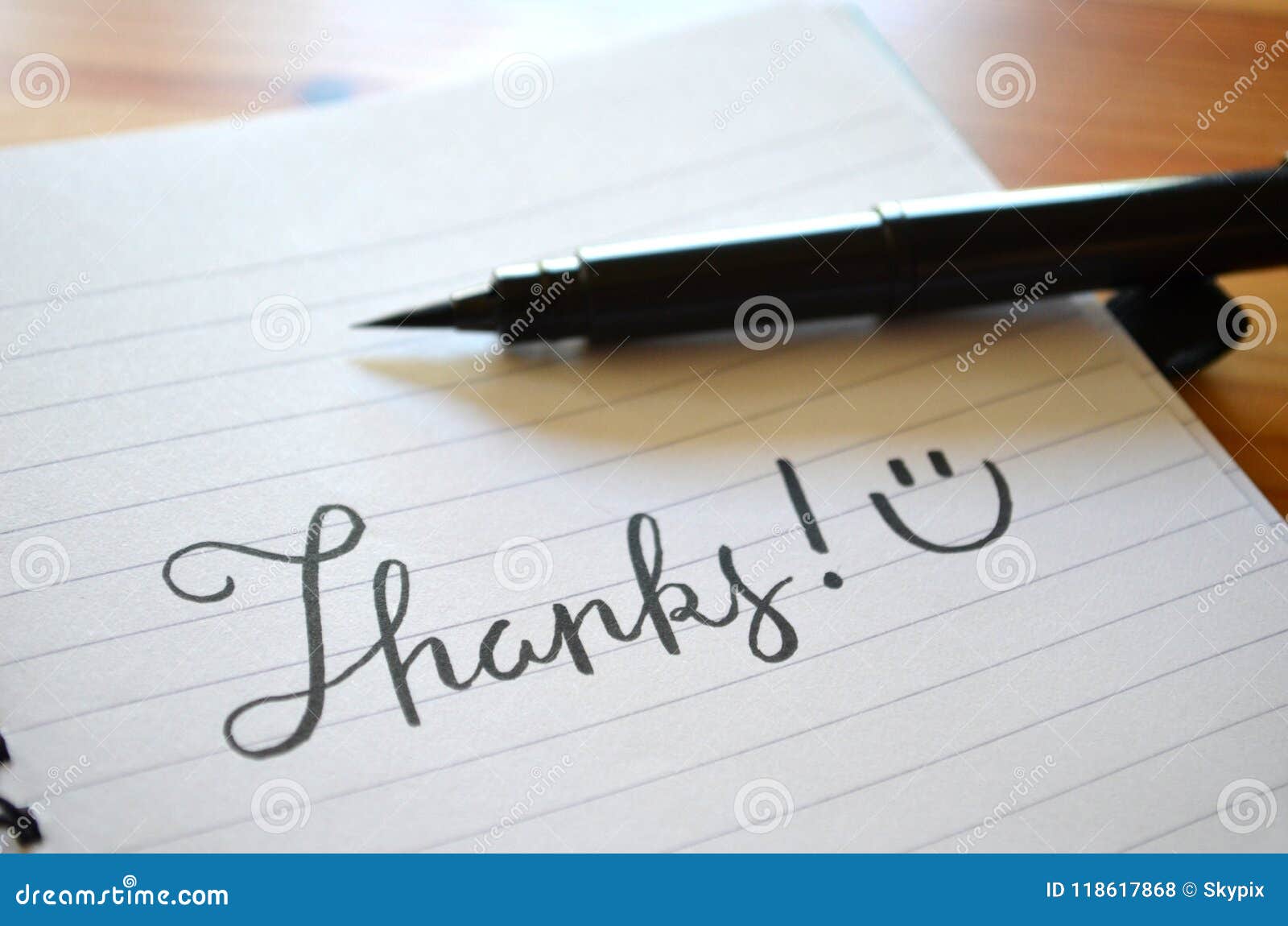 MERCI ! Main-en Lettres Dans Le Carnet Photo stock - Image du plaisir ...