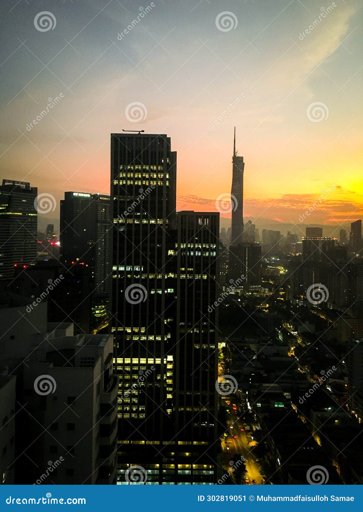 Merdeka 118 Tower View at Night Tim Stock Image - Image of cranes ...